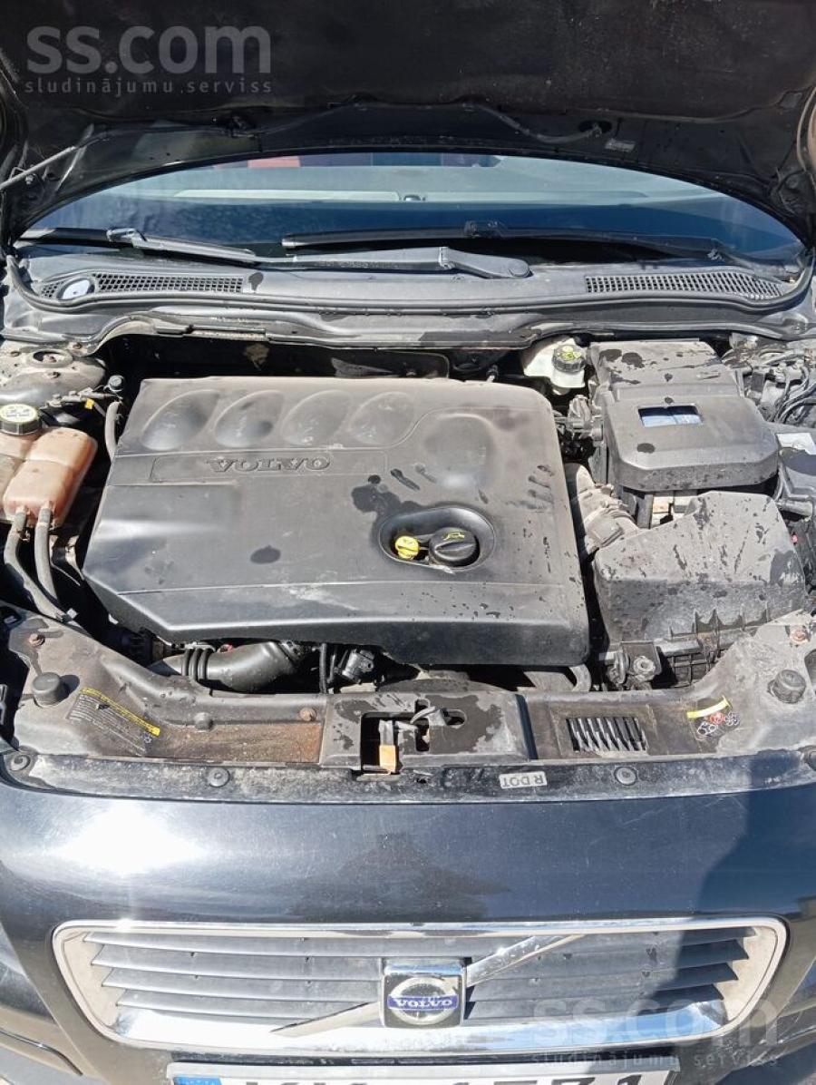 Melns Volvo C30 2007 Saldus, ar dzinēja tilpumu 2.00 L un nobraukumu 352 tūkst. km par 1850 €, foto 12 vietnē AUTOMOTO.COM.LV