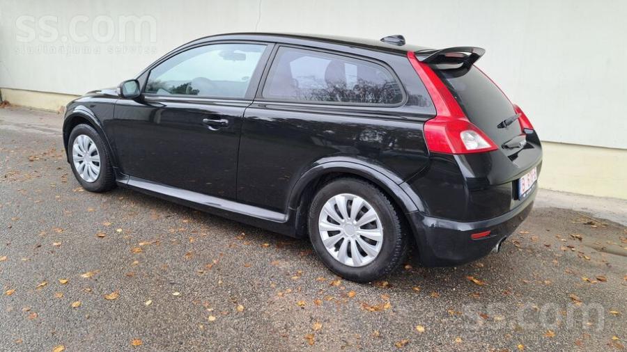 Melns Volvo C30 2007 Ogre, ar dzinēja tilpumu 1.60 L un nobraukumu 256 tūkst. km par 2750 €, foto 3 vietnē AUTOMOTO.COM.LV