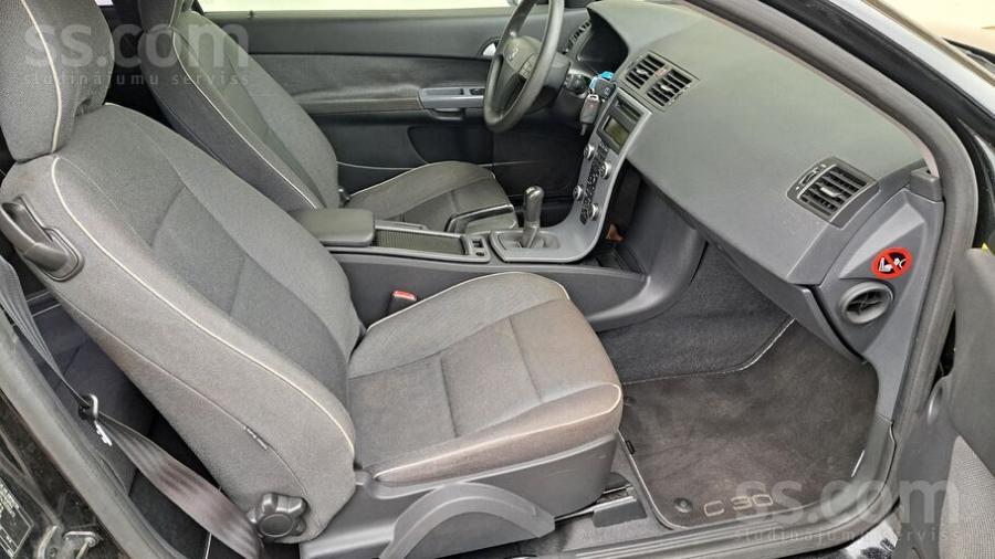 Melns Volvo C30 2007 Ogre, ar dzinēja tilpumu 1.60 L un nobraukumu 256 tūkst. km par 2750 €, foto 13 vietnē AUTOMOTO.COM.LV