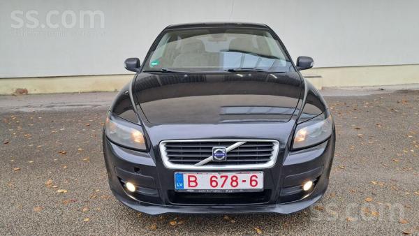 Black Volvo C30 2007 in Ogre, with an engine capacity of 1.60 L and mileage of 256 thousand km for 2850 €, photo 4 on AUTOMOTO.COM.LV