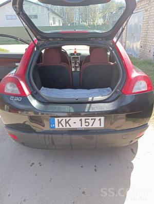 Black Volvo C30 2007 in Saldus, with an engine capacity of 2.00 L and mileage of 352 thousand km for 1700 €, photo 5 on AUTOMOTO.COM.LV