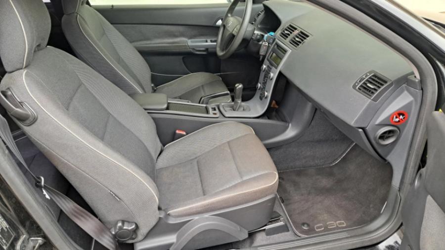 Melns Volvo C30 2007 Rīga, ar dzinēja tilpumu 1.60 L un nobraukumu 257 tūkst. km par 3750 €, foto 3 vietnē AUTOMOTO.COM.LV