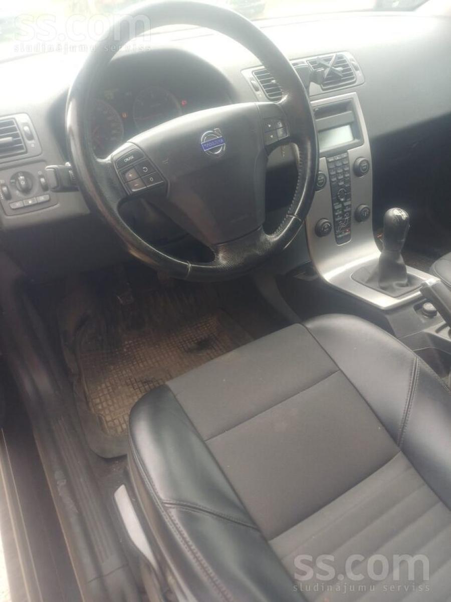 Black Volvo C30 2007 in Jekabpils, with an engine capacity of 2.00 L and mileage of 0 thousand km for 3200 €, photo 4 on AUTOMOTO.COM.LV