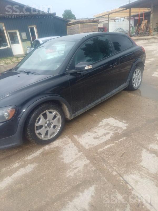 Melns Volvo C30 2007 Jēkabpils, ar dzinēja tilpumu 2.00 L un nobraukumu 0 tūkst. km par 3200 €, foto 4 vietnē AUTOMOTO.COM.LV