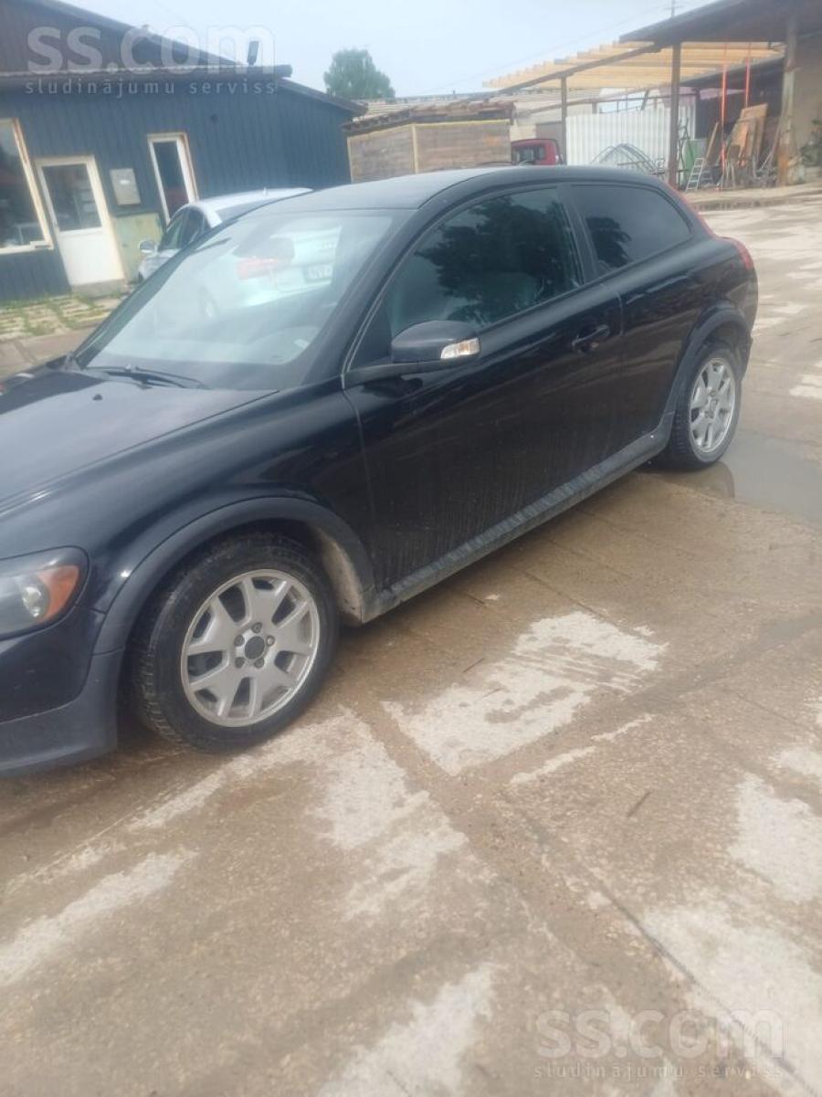 Black Volvo C30 2007 in Jekabpils, with an engine capacity of 2.00 L and mileage of 0 thousand km for 3200 €, photo 5 on AUTOMOTO.COM.LV