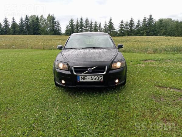 Черный Вольво Ц30 2007 в Резекне, объемом двигателя 1.60 л и пробегом 307 тыс. км за 1800 €, фото 2 на AUTOMOTO.COM.LV