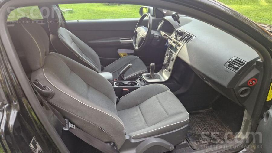Melns Volvo C30 2007 Rīga, ar dzinēja tilpumu 1.60 L un nobraukumu 338 tūkst. km par 2500 €, foto 16 vietnē AUTOMOTO.COM.LV