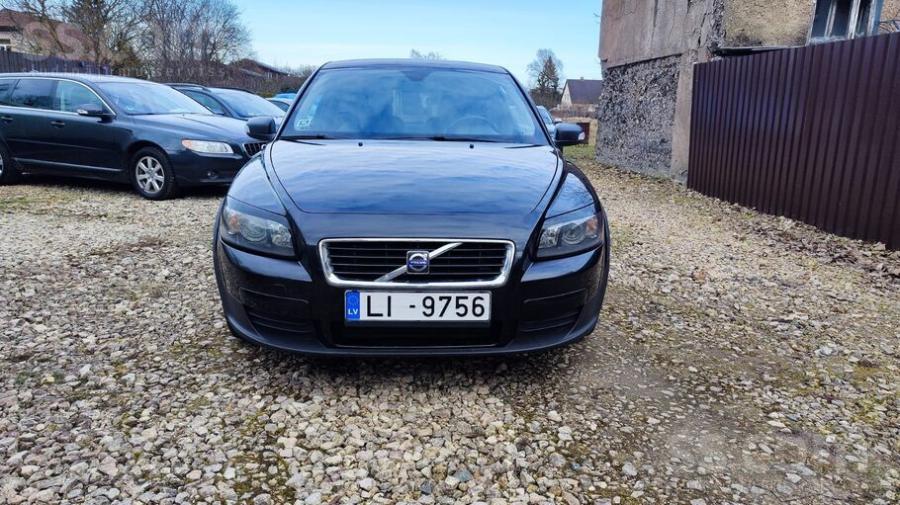 Black Volvo C30 2008 in Riga, with an engine capacity of 1.60 L and mileage of 199 thousand km for 2700 €, photo 3 on AUTOMOTO.COM.LV