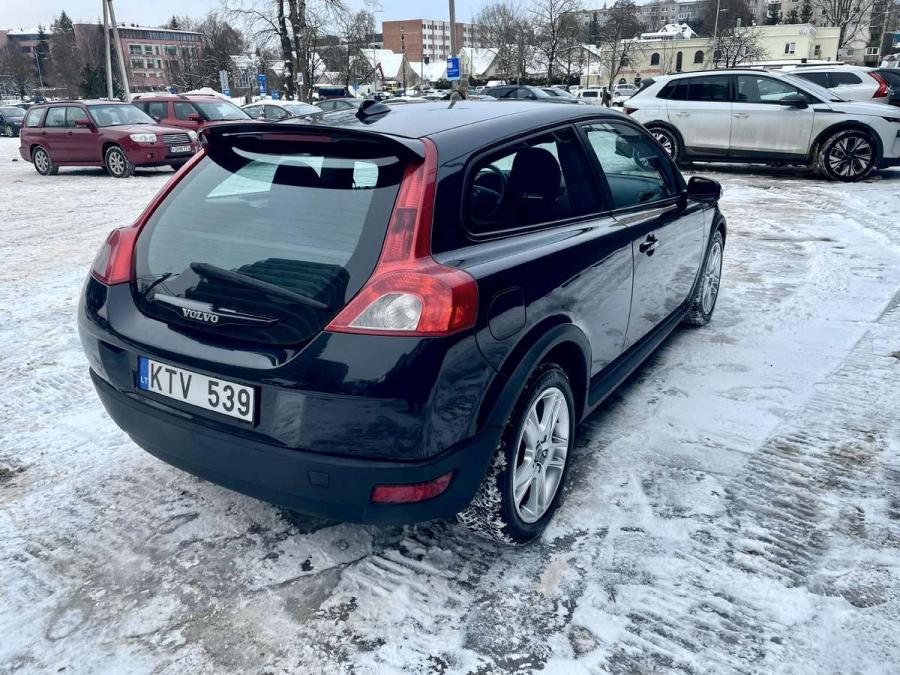 Black Volvo C30 2008 in Vilnius, with an engine capacity of 2.00 L and mileage of 241 thousand km for 3000 €, photo 2 on AUTOMOTO.COM.LV