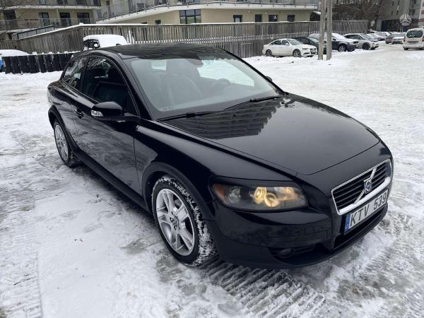 Black Volvo C30 2008 in Vilnius, with an engine capacity of 2.00 L and mileage of 241 thousand km for 3000 €, photo 5 on AUTOMOTO.COM.LV