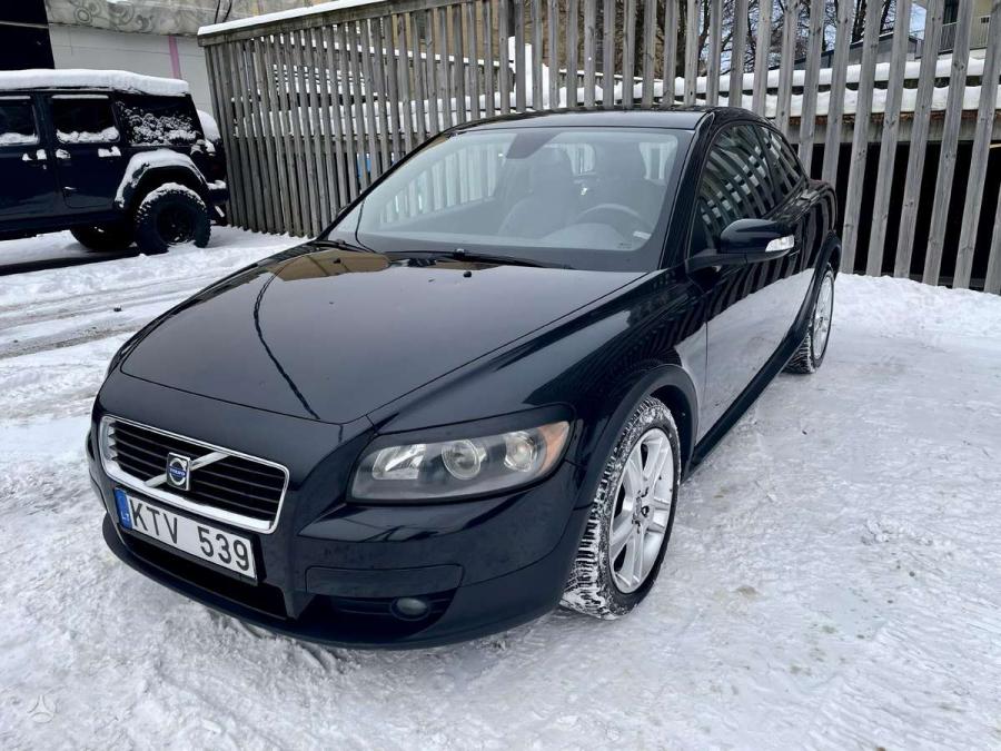 Black Volvo C30 2008 in Vilnius, with an engine capacity of 2.00 L and mileage of 241 thousand km for 3000 €, photo 8 on AUTOMOTO.COM.LV