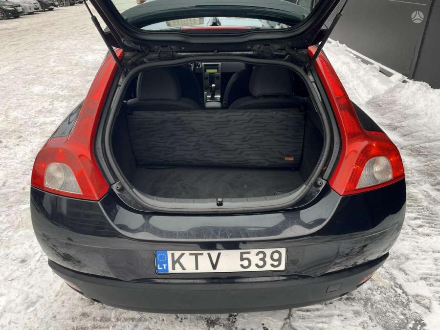 Black Volvo C30 2008 in Vilnius, with an engine capacity of 2.00 L and mileage of 241 thousand km for 3000 €, photo 11 on AUTOMOTO.COM.LV