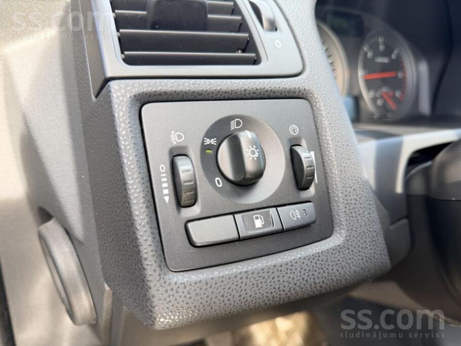 Черный Вольво Ц30 2008 в Рига, объемом двигателя 1.60 л и пробегом 285 тыс. км за 3200 €, фото 17 на AUTOMOTO.COM.LV