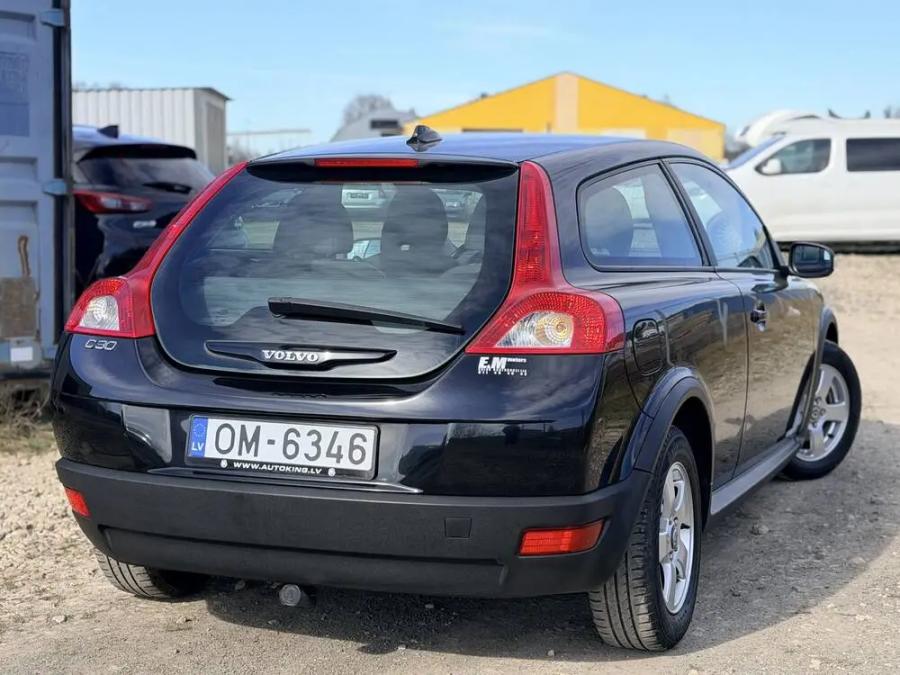 Черный Вольво Ц30 2008 в Рига, объемом двигателя 1.60 л и пробегом 285 тыс. км за 3200 €, фото 5 на AUTOMOTO.COM.LV
