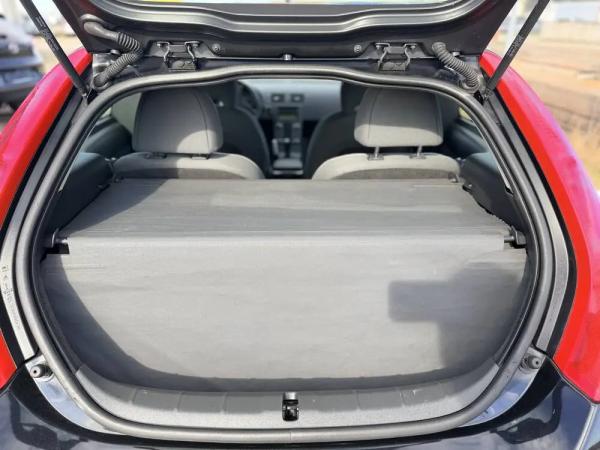 Melns Volvo C30 2008 Rīga, ar dzinēja tilpumu 1.60 L un nobraukumu 285 tūkst. km par 3200 €, foto 5 vietnē AUTOMOTO.COM.LV