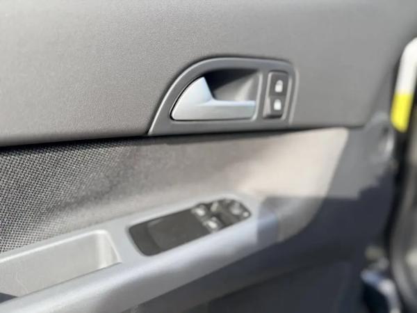 Melns Volvo C30 2008 Rīga, ar dzinēja tilpumu 1.60 L un nobraukumu 285 tūkst. km par 3200 €, foto 9 vietnē AUTOMOTO.COM.LV