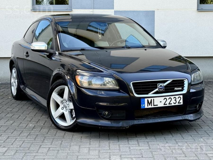 Black Volvo C30 2008 in Jelgava, with an engine capacity of 2.40 L and mileage of 373 thousand km for 3250 €, photo 3 on AUTOMOTO.COM.LV