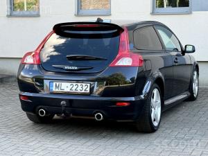 Black Volvo C30 2008 in Jelgava, with an engine capacity of 2.40 L and mileage of 373 thousand km for 3250 €, photo 4 on AUTOMOTO.COM.LV