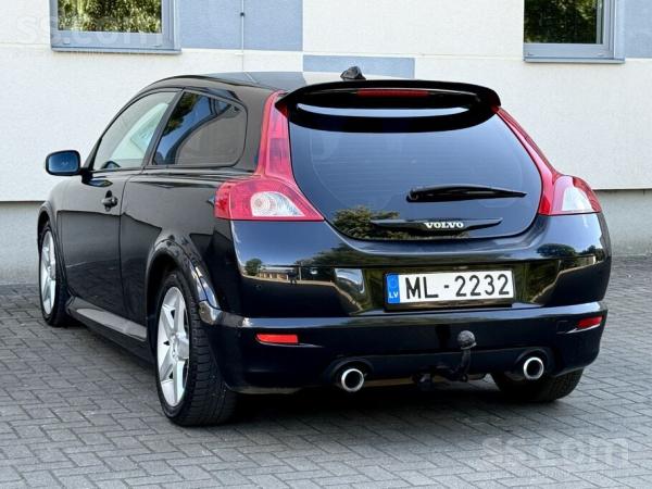 Melns Volvo C30 2008 Jelgava, ar dzinēja tilpumu 2.40 L un nobraukumu 373 tūkst. km par 3250 €, foto 4 vietnē AUTOMOTO.COM.LV