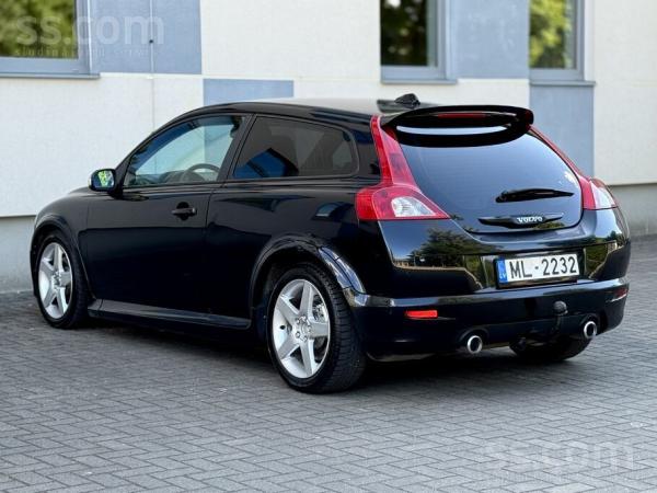 Melns Volvo C30 2008 Jelgava, ar dzinēja tilpumu 2.40 L un nobraukumu 373 tūkst. km par 3250 €, foto 8 vietnē AUTOMOTO.COM.LV