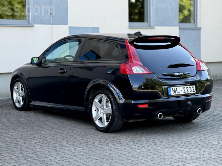 Black Volvo C30 2008 in Jelgava, with an engine capacity of 2.40 L and mileage of 373 thousand km for 3250 €, photo 9 on AUTOMOTO.COM.LV