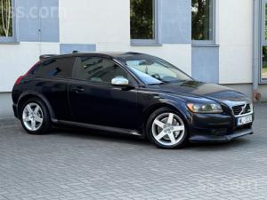 Black Volvo C30 2008 in Jelgava, with an engine capacity of 2.40 L and mileage of 373 thousand km for 3250 €, photo 11 on AUTOMOTO.COM.LV