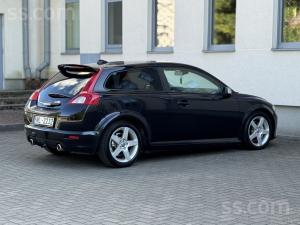 Black Volvo C30 2008 in Jelgava, with an engine capacity of 2.40 L and mileage of 373 thousand km for 3250 €, photo 12 on AUTOMOTO.COM.LV
