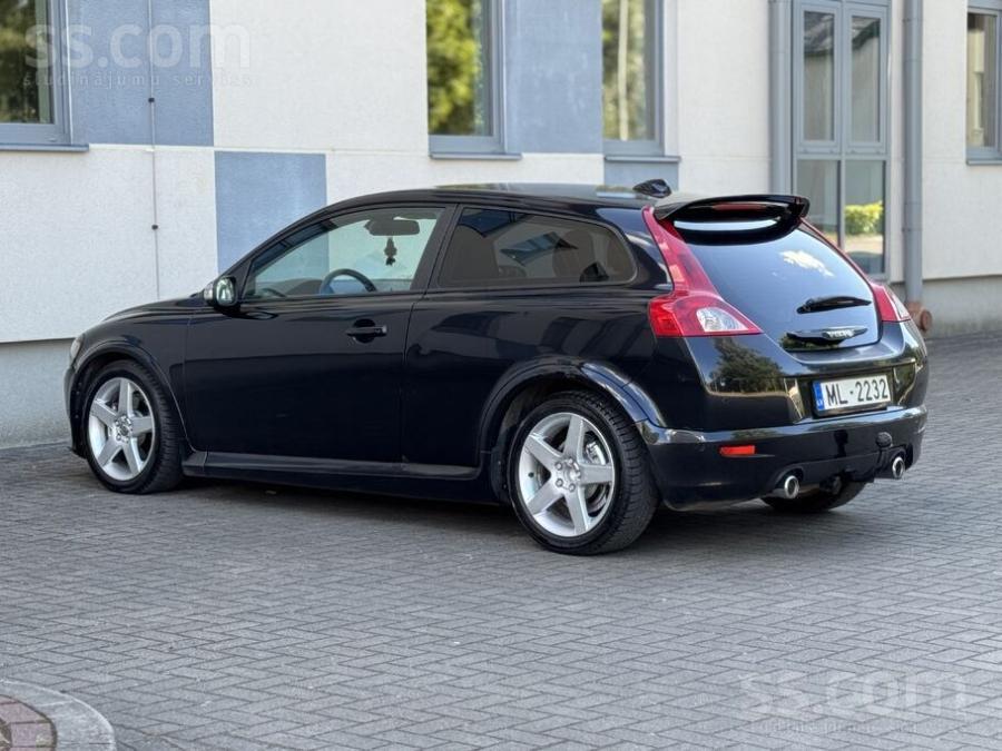 Black Volvo C30 2008 in Jelgava, with an engine capacity of 2.40 L and mileage of 373 thousand km for 3250 €, photo 13 on AUTOMOTO.COM.LV