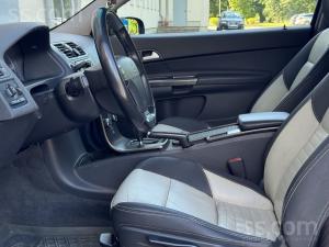 Black Volvo C30 2008 in Jelgava, with an engine capacity of 2.40 L and mileage of 373 thousand km for 3250 €, photo 17 on AUTOMOTO.COM.LV