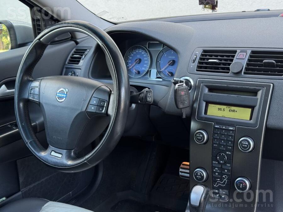 Black Volvo C30 2008 in Jelgava, with an engine capacity of 2.40 L and mileage of 373 thousand km for 3250 €, photo 18 on AUTOMOTO.COM.LV