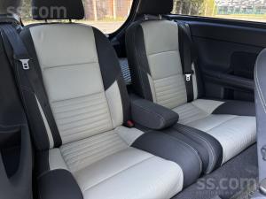Black Volvo C30 2008 in Jelgava, with an engine capacity of 2.40 L and mileage of 373 thousand km for 3250 €, photo 19 on AUTOMOTO.COM.LV