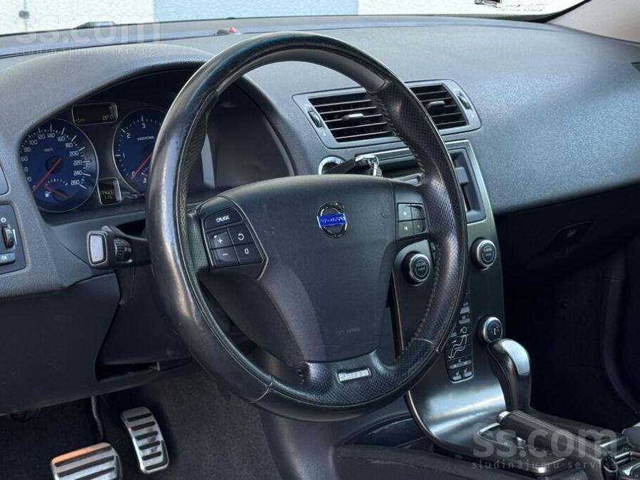 Black Volvo C30 2008 in Jelgava, with an engine capacity of 2.40 L and mileage of 373 thousand km for 3250 €, photo 20 on AUTOMOTO.COM.LV