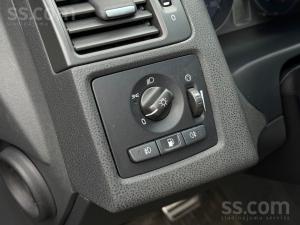 Black Volvo C30 2008 in Jelgava, with an engine capacity of 2.40 L and mileage of 373 thousand km for 3250 €, photo 22 on AUTOMOTO.COM.LV