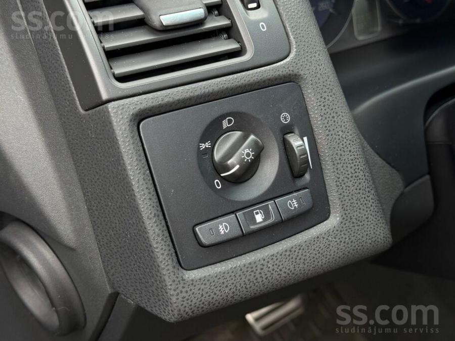 Black Volvo C30 2008 in Jelgava, with an engine capacity of 2.40 L and mileage of 373 thousand km for 3250 €, photo 22 on AUTOMOTO.COM.LV