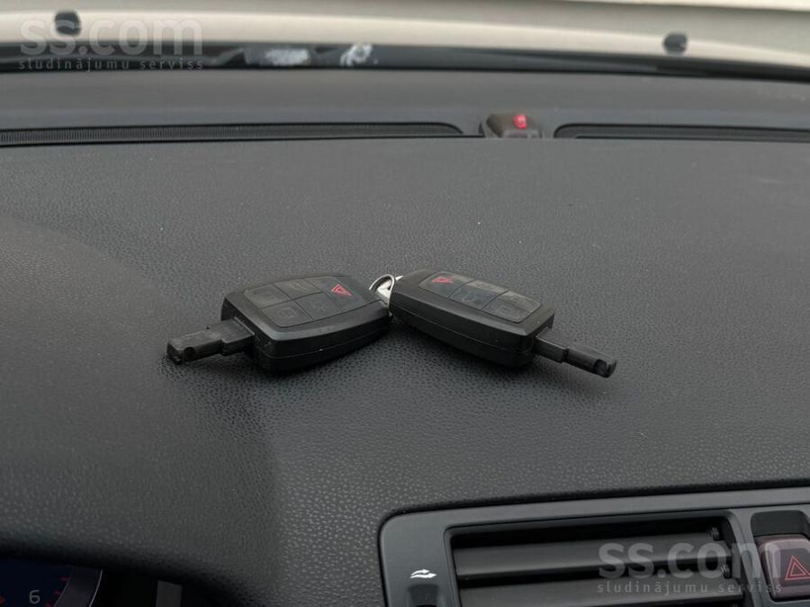 Black Volvo C30 2008 in Jelgava, with an engine capacity of 2.40 L and mileage of 373 thousand km for 3250 €, photo 25 on AUTOMOTO.COM.LV