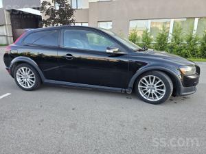 Melns Volvo C30 2008 Daugavpils, ar dzinēja tilpumu 2.00 L un nobraukumu 326 tūkst. km par 2200 €, foto  vietnē AUTOMOTO.COM.LV