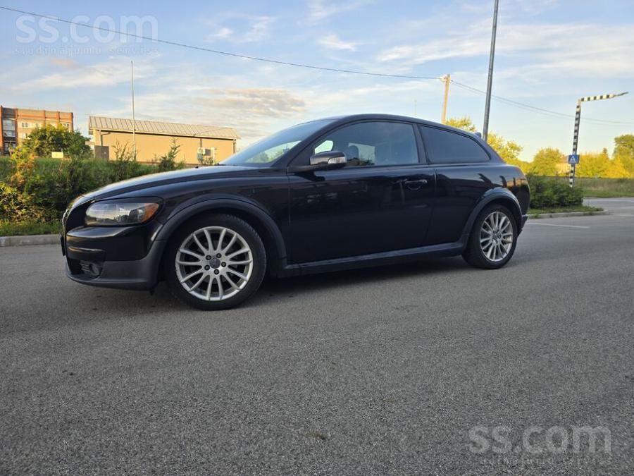 Black Volvo C30 2008 in Daugavpils, with an engine capacity of 2.00 L and mileage of 326 thousand km for 2200 €, photo 3 on AUTOMOTO.COM.LV