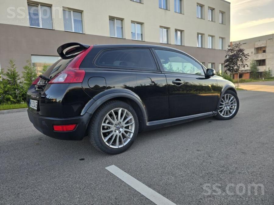 Black Volvo C30 2008 in Daugavpils, with an engine capacity of 2.00 L and mileage of 326 thousand km for 2200 €, photo 4 on AUTOMOTO.COM.LV