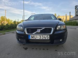 Black Volvo C30 2008 in Daugavpils, with an engine capacity of 2.00 L and mileage of 326 thousand km for 2200 €, photo 6 on AUTOMOTO.COM.LV