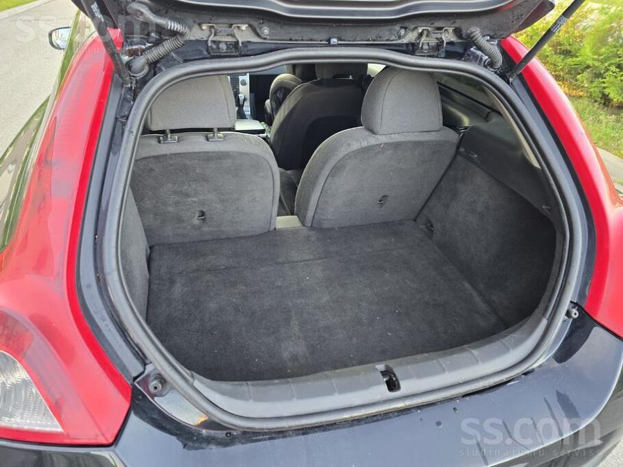 Black Volvo C30 2008 in Daugavpils, with an engine capacity of 2.00 L and mileage of 326 thousand km for 2200 €, photo 9 on AUTOMOTO.COM.LV