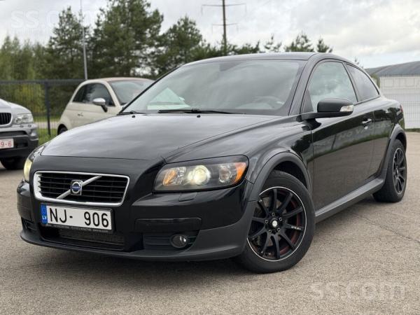 Black Volvo C30 2008 in Ogre, with an engine capacity of 2.40 L and mileage of 208 thousand km for 3850 €, photo 4 on AUTOMOTO.COM.LV