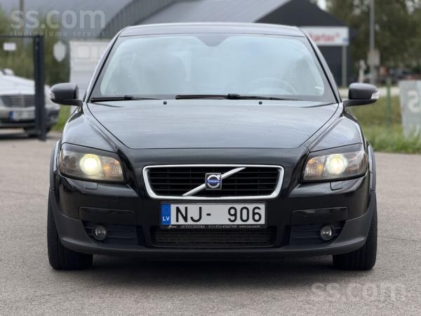 Black Volvo C30 2008 in Ogre, with an engine capacity of 2.40 L and mileage of 208 thousand km for 3850 €, photo 9 on AUTOMOTO.COM.LV