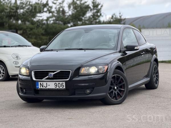Black Volvo C30 2008 in Ogre, with an engine capacity of 2.40 L and mileage of 208 thousand km for 3850 €, photo 10 on AUTOMOTO.COM.LV