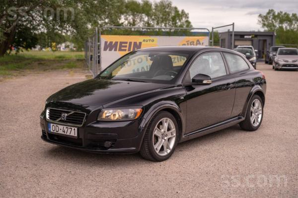 Black Volvo C30 2009 in Liepaja, with an engine capacity of 1.60 L and mileage of 263 thousand km for 3200 €, photo 1 on AUTOMOTO.COM.LV