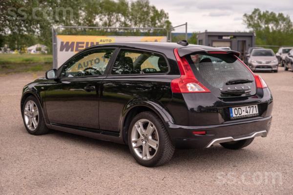 Black Volvo C30 2009 in Liepaja, with an engine capacity of 1.60 L and mileage of 263 thousand km for 3200 €, photo 2 on AUTOMOTO.COM.LV