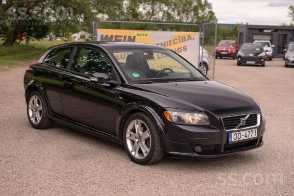 Black Volvo C30 2009 in Liepaja, with an engine capacity of 1.60 L and mileage of 263 thousand km for 3200 €, photo 5 on AUTOMOTO.COM.LV