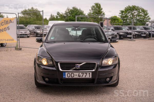 Black Volvo C30 2009 in Liepaja, with an engine capacity of 1.60 L and mileage of 263 thousand km for 3200 €, photo 6 on AUTOMOTO.COM.LV