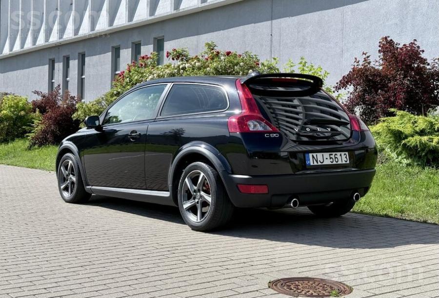 Melns Volvo C30 2009 Rīga, ar dzinēja tilpumu 2.40 L un nobraukumu 259 tūkst. km par 3695 €, foto 3 vietnē AUTOMOTO.COM.LV