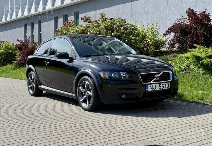 Melns Volvo C30 2009 Rīga, ar dzinēja tilpumu 2.40 L un nobraukumu 259 tūkst. km par 3695 €, foto 4 vietnē AUTOMOTO.COM.LV