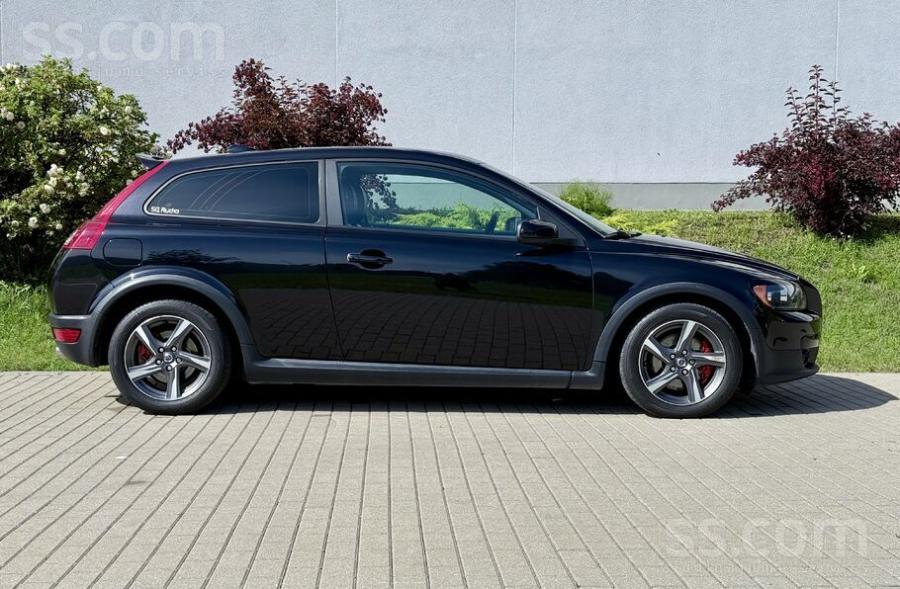Melns Volvo C30 2009 Rīga, ar dzinēja tilpumu 2.40 L un nobraukumu 259 tūkst. km par 3695 €, foto 5 vietnē AUTOMOTO.COM.LV
